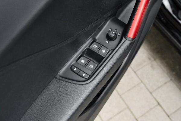 Melns Audi Q2 2017 Mārupe, ar dzinēja tilpumu 1.40 L un nobraukumu 82 tūkst. km par 17550 €, foto 7 vietnē AUTOMOTO.COM.LV