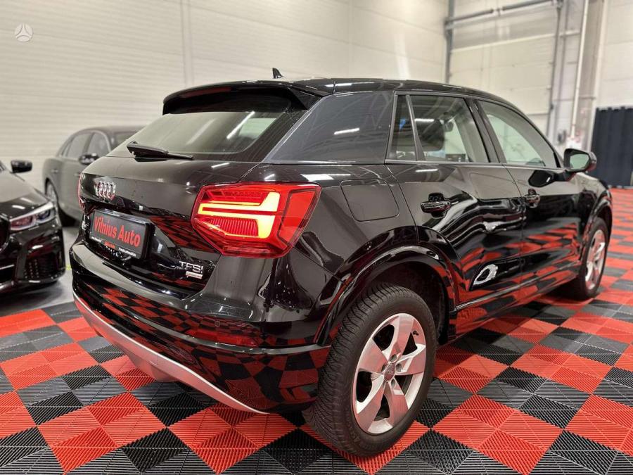 Black Audi Q2 2017 in Vilnius, with an engine capacity of 1.00 L and mileage of 44 thousand km for 17290 €, photo 5 on AUTOMOTO.COM.LV