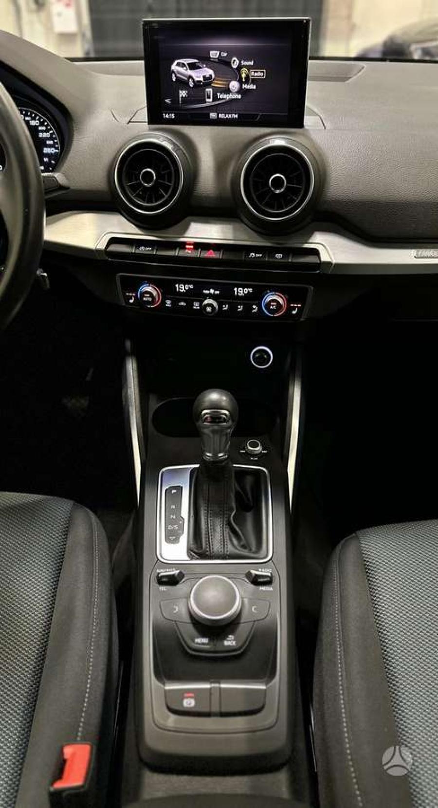 Black Audi Q2 2017 in Vilnius, with an engine capacity of 1.00 L and mileage of 44 thousand km for 17290 €, photo 21 on AUTOMOTO.COM.LV