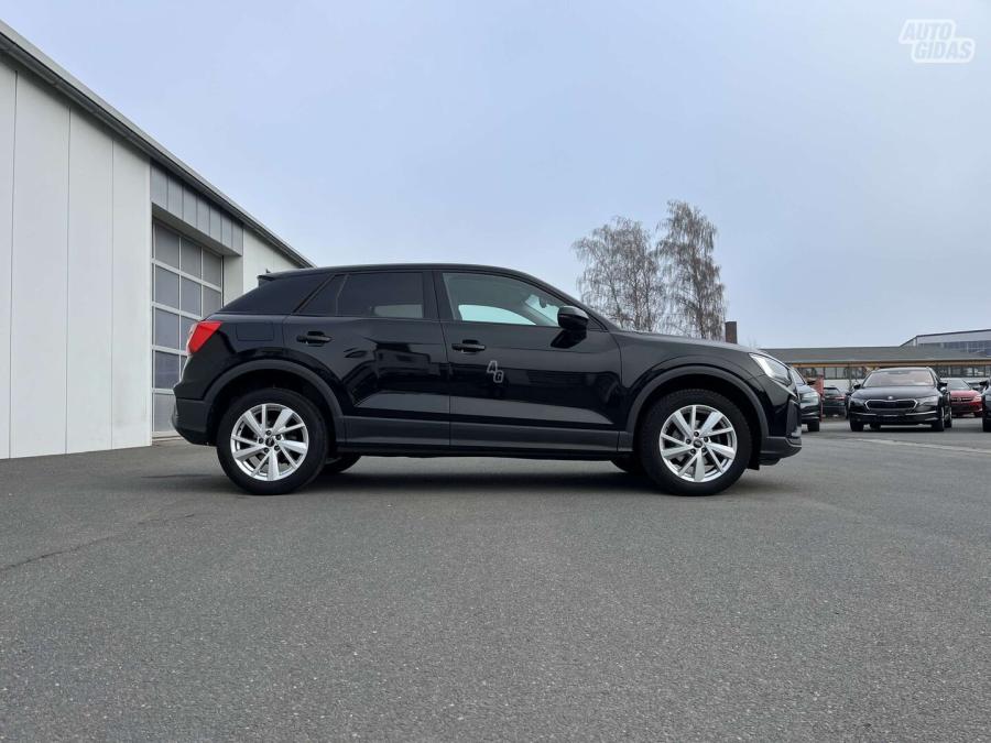 Melns Audi Q2 2022 Kauņa, ar dzinēja tilpumu 1.50 L un nobraukumu 50 tūkst. km par 24316 €, foto 4 vietnē AUTOMOTO.COM.LV