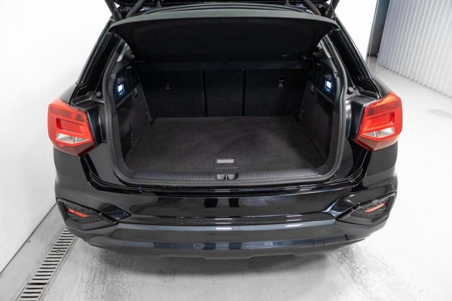 Black Audi Q2 2022 in Vilnius, with an engine capacity of 1.50 L and mileage of 100 thousand km for 22900 €, photo 6 on AUTOMOTO.COM.LV