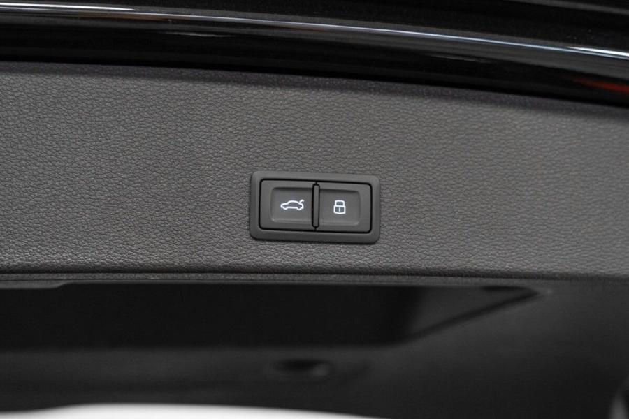 Black Audi Q2 2022 in Vilnius, with an engine capacity of 1.50 L and mileage of 100 thousand km for 22900 €, photo 7 on AUTOMOTO.COM.LV
