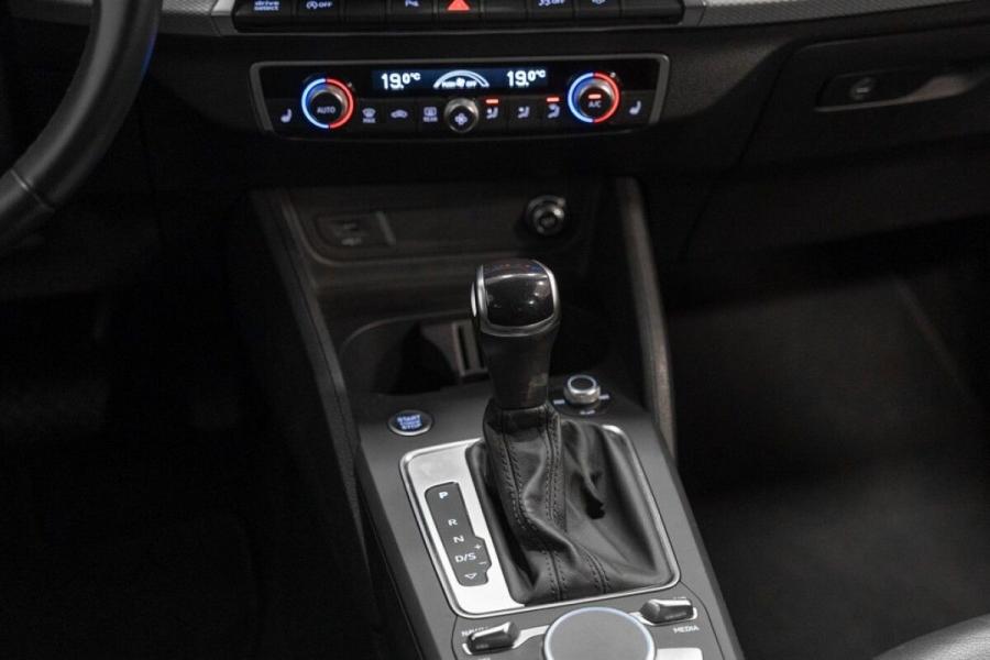 Black Audi Q2 2022 in Vilnius, with an engine capacity of 1.50 L and mileage of 100 thousand km for 22900 €, photo 13 on AUTOMOTO.COM.LV
