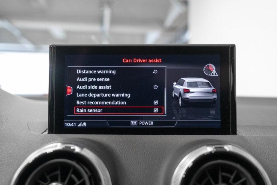 Black Audi Q2 2022 in Vilnius, with an engine capacity of 1.50 L and mileage of 100 thousand km for 22900 €, photo 16 on AUTOMOTO.COM.LV