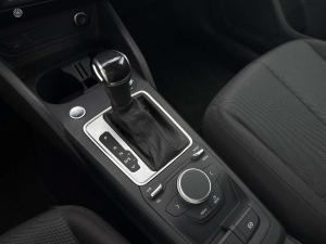 Black Audi Q2 2022 in Kaunas, with an engine capacity of 1.50 L and mileage of 9 thousand km for 19999 €, photo 16 on AUTOMOTO.COM.LV