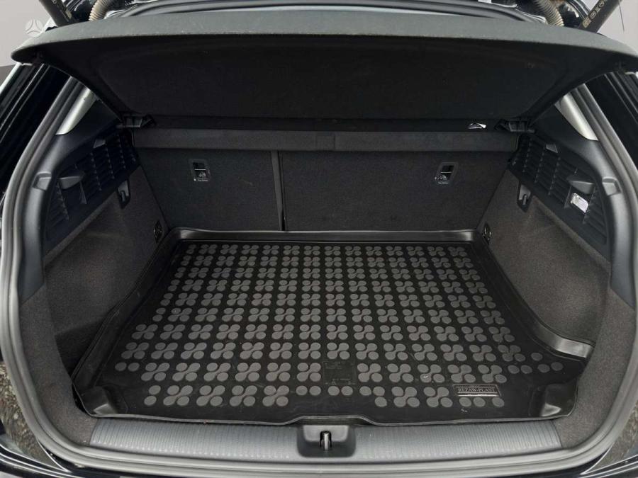Black Audi Q2 2022 in Kaunas, with an engine capacity of 1.50 L and mileage of 9 thousand km for 19999 €, photo 11 on AUTOMOTO.COM.LV