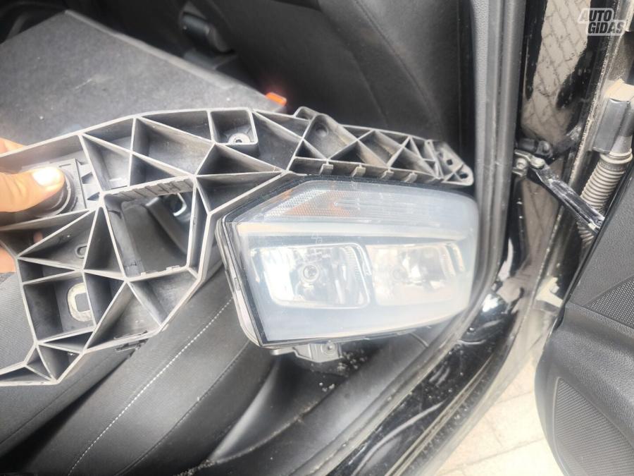 Audi Q2 2017 in Taurage, with an engine capacity of 1.60 L and mileage of 238 thousand km for 6400 €, photo 16 on AUTOMOTO.COM.LV