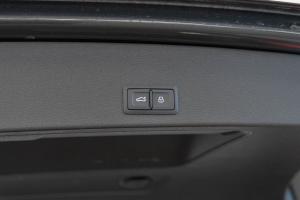Pelēks Audi Q2 2021 Viļņa, ar dzinēja tilpumu 1.50 L un nobraukumu 90 tūkst. km par 17900 €, foto 22 vietnē AUTOMOTO.COM.LV