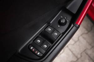 Sarkans Audi Q2 2019 Jelgava, ar dzinēja tilpumu 1.00 L un nobraukumu 299 tūkst. km par 9500 €, foto 16 vietnē AUTOMOTO.COM.LV