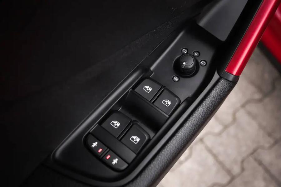 Sarkans Audi Q2 2019 Jelgava, ar dzinēja tilpumu 1.00 L un nobraukumu 299 tūkst. km par 9500 €, foto 16 vietnē AUTOMOTO.COM.LV