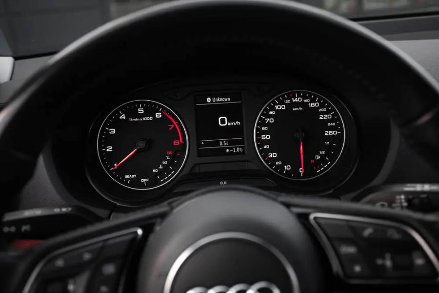 Sarkans Audi Q2 2019 Jelgava, ar dzinēja tilpumu 1.00 L un nobraukumu 299 tūkst. km par 9500 €, foto 30 vietnē AUTOMOTO.COM.LV