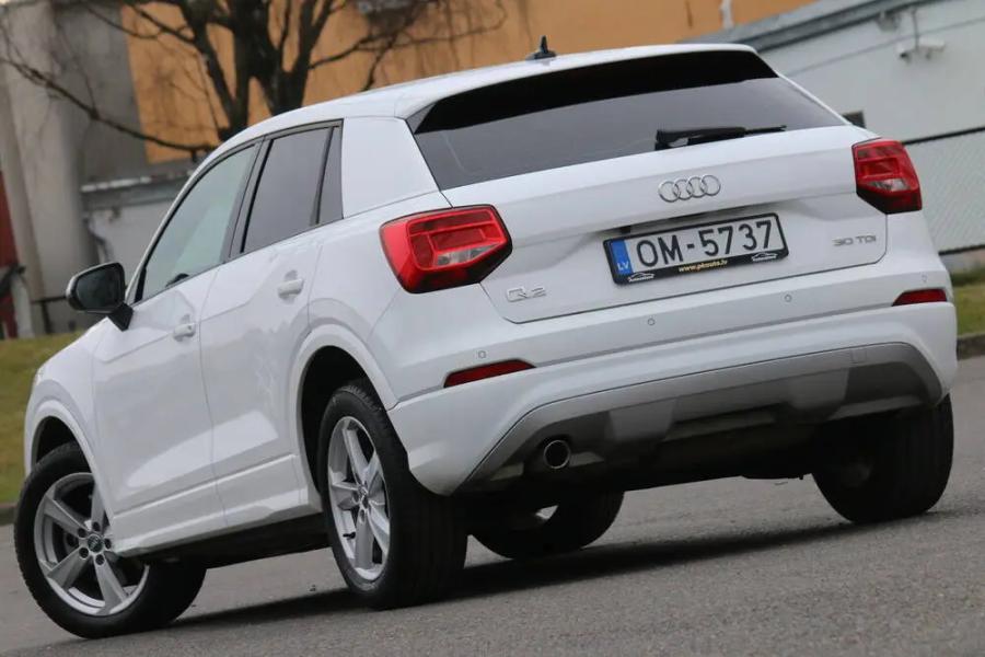 White Audi Q2 2018 in Riga, with an engine capacity of 1.60 L and mileage of 169 thousand km for 14490 €, photo 5 on AUTOMOTO.COM.LV