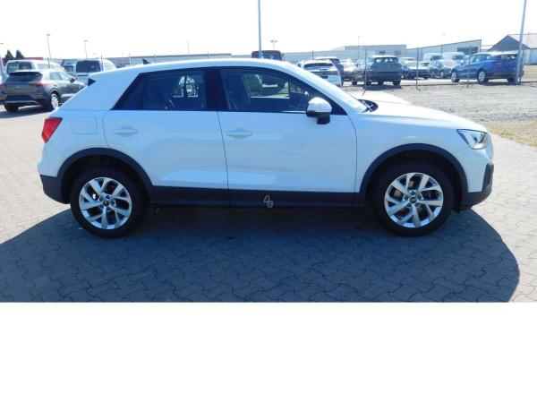 White Audi Q2 2023 in Kaunas, with an engine capacity of 1.00 L and mileage of 21 thousand km for 23781 €, photo 2 on AUTOMOTO.COM.LV