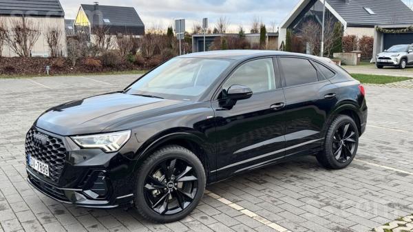 Melns Audi Q3 2025 Rīga, ar dzinēja tilpumu 1.50 L un nobraukumu 2 tūkst. km par 39700 €, foto 1 vietnē AUTOMOTO.COM.LV