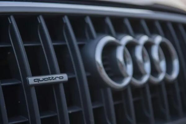 Black Audi Q3 2012 in Grobiņa, with an engine capacity of 2.00 L and mileage of 220 thousand km for 13900 €, photo 10 on AUTOMOTO.COM.LV