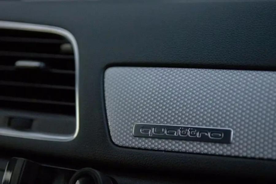 Melns Audi Q3 2012 Grobiņa, ar dzinēja tilpumu 2.00 L un nobraukumu 220 tūkst. km par 13900 €, foto 12 vietnē AUTOMOTO.COM.LV
