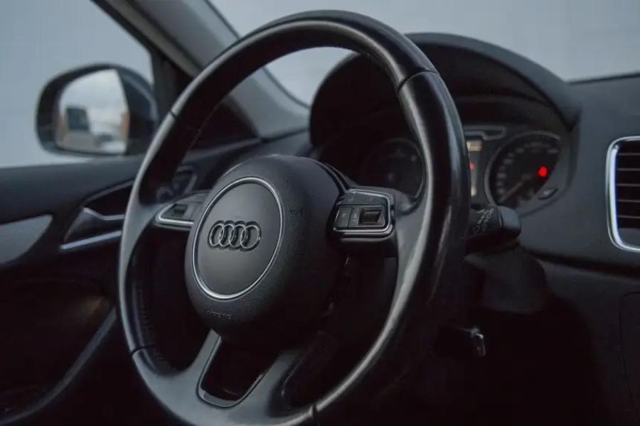 Melns Audi Q3 2012 Grobiņa, ar dzinēja tilpumu 2.00 L un nobraukumu 220 tūkst. km par 13900 €, foto 13 vietnē AUTOMOTO.COM.LV