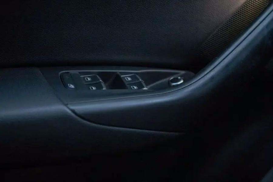 Melns Audi Q3 2012 Grobiņa, ar dzinēja tilpumu 2.00 L un nobraukumu 220 tūkst. km par 13900 €, foto 15 vietnē AUTOMOTO.COM.LV