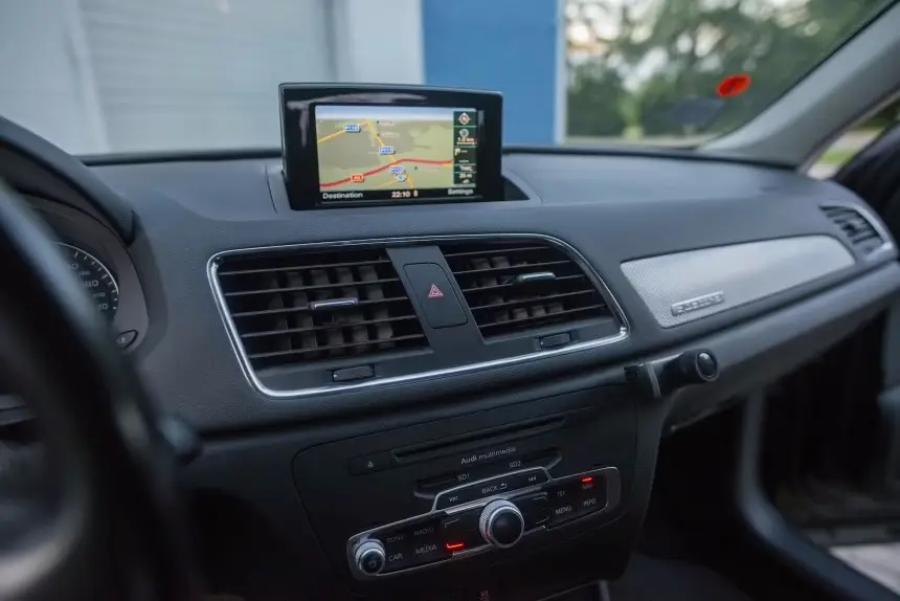 Melns Audi Q3 2012 Grobiņa, ar dzinēja tilpumu 2.00 L un nobraukumu 220 tūkst. km par 13900 €, foto 18 vietnē AUTOMOTO.COM.LV