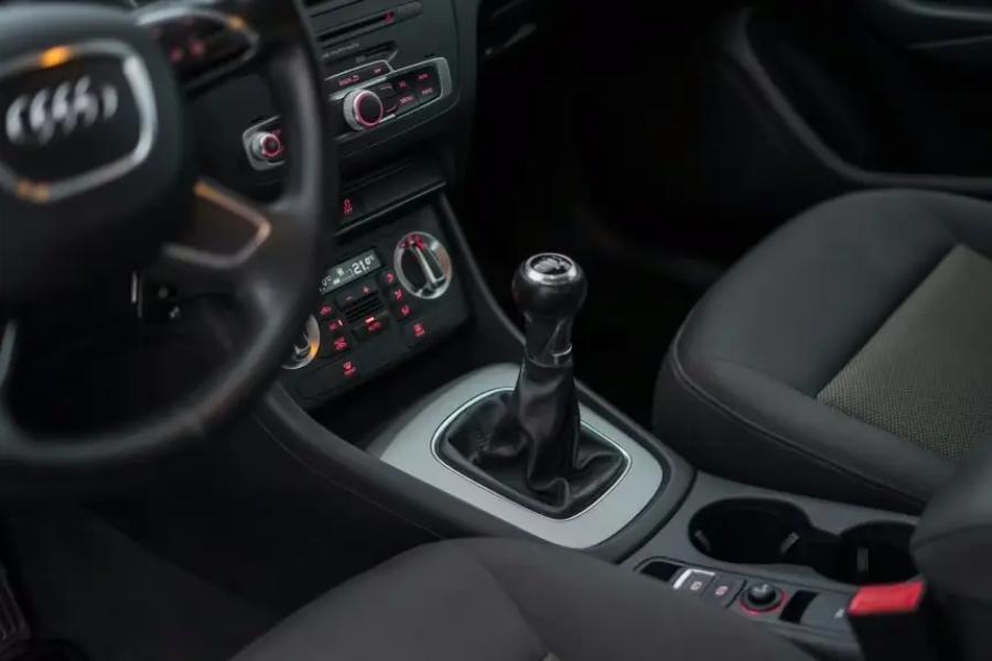 Melns Audi Q3 2012 Liepāja, ar dzinēja tilpumu 2.00 L un nobraukumu 225 tūkst. km par 13350 €, foto 16 vietnē AUTOMOTO.COM.LV