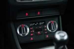 Melns Audi Q3 2012 Liepāja, ar dzinēja tilpumu 2.00 L un nobraukumu 225 tūkst. km par 13350 €, foto 18 vietnē AUTOMOTO.COM.LV