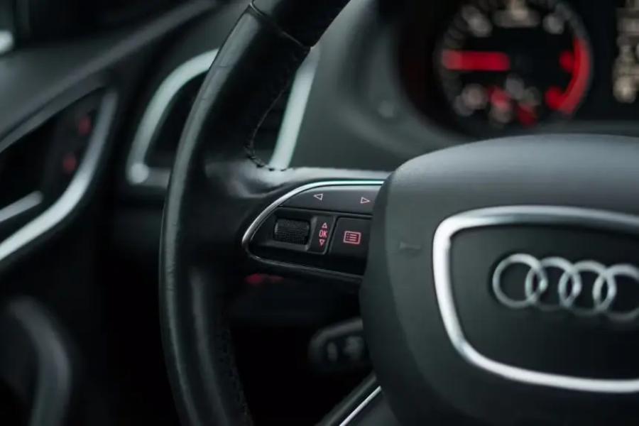 Melns Audi Q3 2012 Liepāja, ar dzinēja tilpumu 2.00 L un nobraukumu 225 tūkst. km par 13350 €, foto 27 vietnē AUTOMOTO.COM.LV