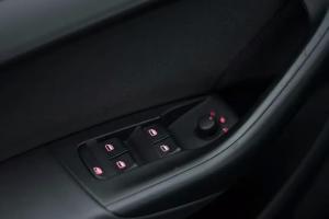 Melns Audi Q3 2012 Liepāja, ar dzinēja tilpumu 2.00 L un nobraukumu 225 tūkst. km par 13350 €, foto 31 vietnē AUTOMOTO.COM.LV
