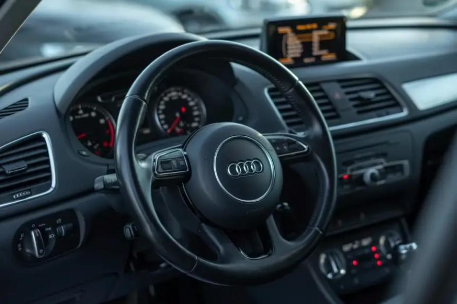 Melns Audi Q3 2012 Liepāja, ar dzinēja tilpumu 2.00 L un nobraukumu 203 tūkst. km par 16250 €, foto 15 vietnē AUTOMOTO.COM.LV