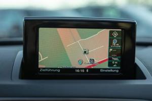 Melns Audi Q3 2012 Liepāja, ar dzinēja tilpumu 2.00 L un nobraukumu 203 tūkst. km par 16250 €, foto 21 vietnē AUTOMOTO.COM.LV