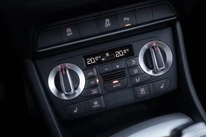 Melns Audi Q3 2012 Jelgava, ar dzinēja tilpumu 2.00 L un nobraukumu 189 tūkst. km par 11790 €, foto 22 vietnē AUTOMOTO.COM.LV