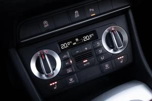Melns Audi Q3 2012 Jelgava, ar dzinēja tilpumu 2.00 L un nobraukumu 189 tūkst. km par 11790 €, foto 31 vietnē AUTOMOTO.COM.LV