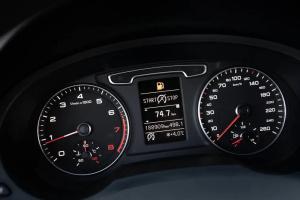 Melns Audi Q3 2012 Jelgava, ar dzinēja tilpumu 2.00 L un nobraukumu 189 tūkst. km par 11790 €, foto 32 vietnē AUTOMOTO.COM.LV