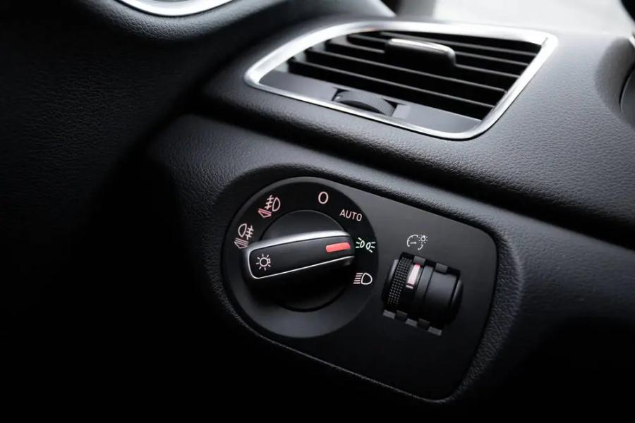 Melns Audi Q3 2012 Jelgava, ar dzinēja tilpumu 2.00 L un nobraukumu 189 tūkst. km par 11790 €, foto 33 vietnē AUTOMOTO.COM.LV