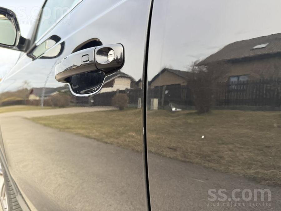 Black Audi Q3 2013 in Riga, with an engine capacity of 2.00 L and mileage of 137 thousand km for 12000 €, photo 15 on AUTOMOTO.COM.LV