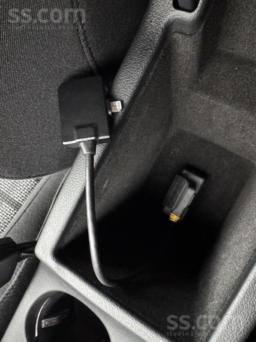 Black Audi Q3 2015 in Jelgava, with an engine capacity of 2.00 L and mileage of 218 thousand km for 12950 €, photo 23 on AUTOMOTO.COM.LV