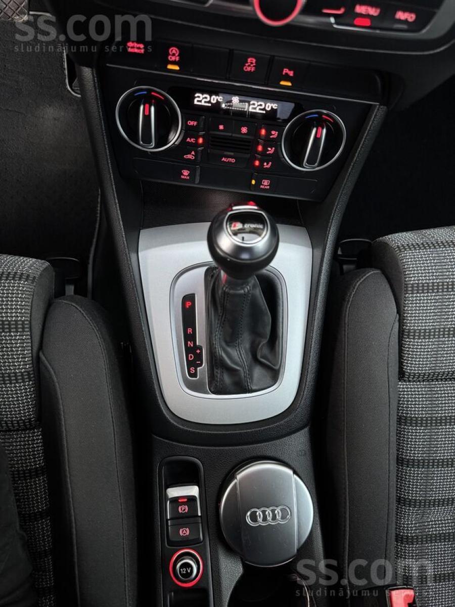 Black Audi Q3 2015 in Jelgava, with an engine capacity of 2.00 L and mileage of 218 thousand km for 12950 €, photo 26 on AUTOMOTO.COM.LV