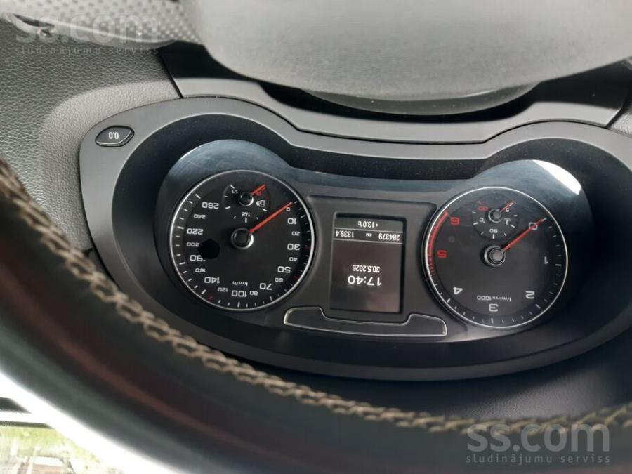 Black Audi Q3 2015 in Daugavpils, with an engine capacity of 2.00 L and mileage of 0 thousand km for 10400 €, photo 10 on AUTOMOTO.COM.LV