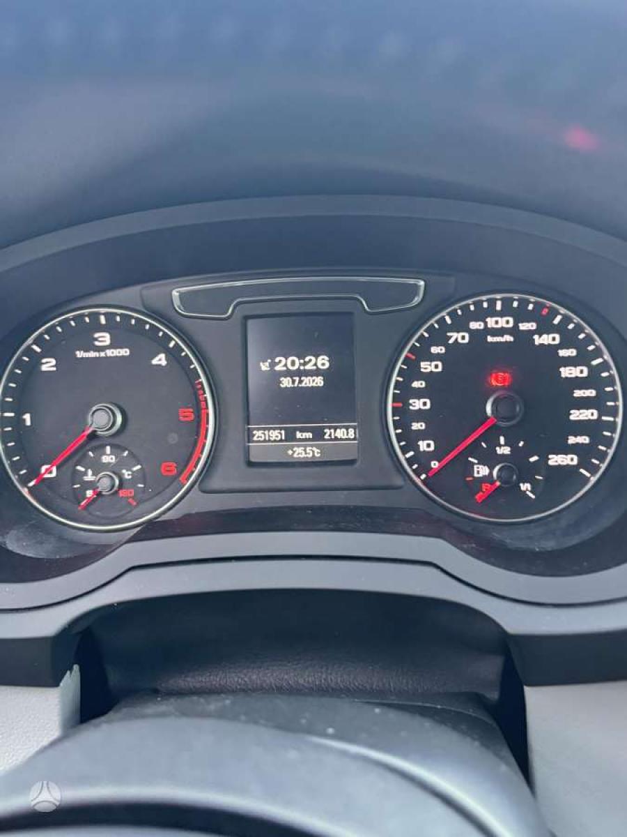 Black Audi Q3 2015 in Kaunas, with an engine capacity of 1.97 L and mileage of 252 thousand km for 11500 €, photo 7 on AUTOMOTO.COM.LV