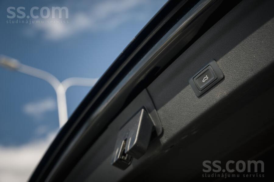 Black Audi Q3 2015 in Riga, with an engine capacity of 2.00 L and mileage of 260 thousand km for 12600 €, photo 14 on AUTOMOTO.COM.LV