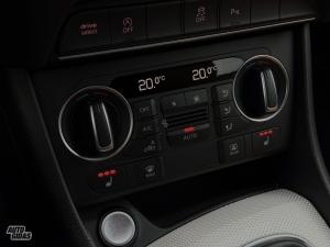 Black Audi Q3 2015 in Rokiskis, with an engine capacity of 2.00 L and mileage of 415 thousand km for 7950 €, photo 35 on AUTOMOTO.COM.LV