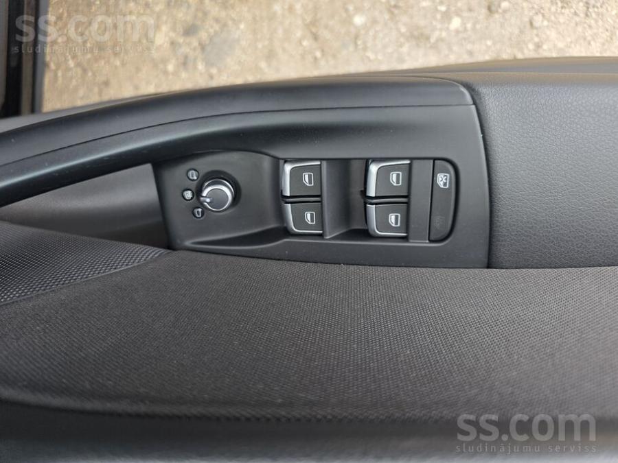 Black Audi Q3 2017 in Daugavpils, with an engine capacity of 1.40 L and mileage of 0 thousand km for 15400 €, photo 17 on AUTOMOTO.COM.LV