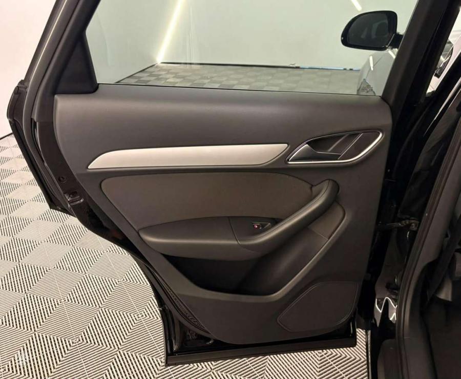 Black Audi Q3 2017 in Marijampole, with an engine capacity of 1.97 L and mileage of 212 thousand km for 11350 €, photo 20 on AUTOMOTO.COM.LV