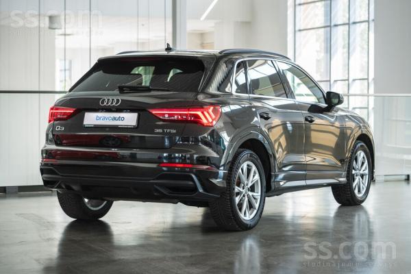 Black Audi Q3 2020 in Riga, with an engine capacity of 1.50 L and mileage of 121 thousand km for 22990 €, photo 6 on AUTOMOTO.COM.LV