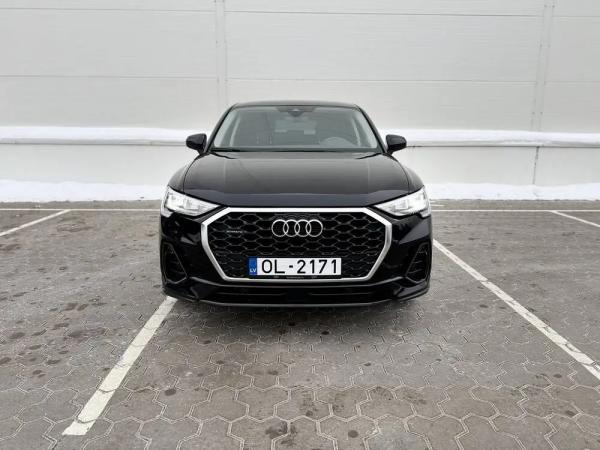 Black Audi Q3 2020 in Riga, with an engine capacity of 2.00 L and mileage of 69 thousand km for 22900 €, photo 3 on AUTOMOTO.COM.LV