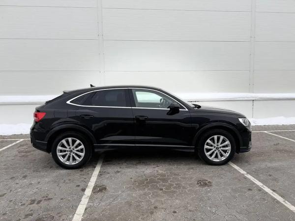 Black Audi Q3 2020 in Riga, with an engine capacity of 2.00 L and mileage of 69 thousand km for 22900 €, photo 5 on AUTOMOTO.COM.LV