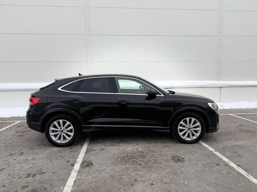 Black Audi Q3 2020 in Riga, with an engine capacity of 2.00 L and mileage of 69 thousand km for 22900 €, photo 6 on AUTOMOTO.COM.LV