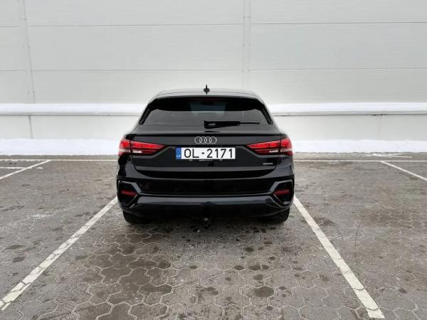 Black Audi Q3 2020 in Riga, with an engine capacity of 2.00 L and mileage of 69 thousand km for 22900 €, photo 7 on AUTOMOTO.COM.LV