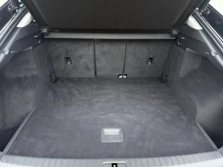Black Audi Q3 2020 in Riga, with an engine capacity of 2.00 L and mileage of 69 thousand km for 22900 €, photo 10 on AUTOMOTO.COM.LV