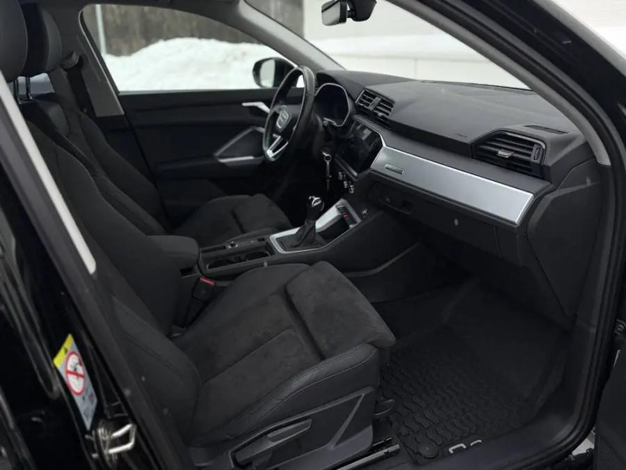 Black Audi Q3 2020 in Riga, with an engine capacity of 2.00 L and mileage of 69 thousand km for 22900 €, photo 14 on AUTOMOTO.COM.LV