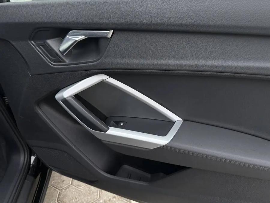 Black Audi Q3 2020 in Riga, with an engine capacity of 2.00 L and mileage of 69 thousand km for 22900 €, photo 15 on AUTOMOTO.COM.LV